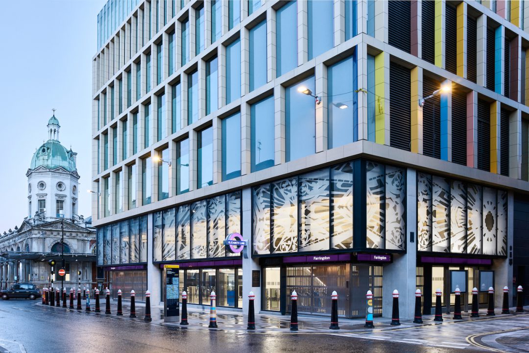 Des artistes célèbres ont créé les œuvres exposées dans les stations de ...